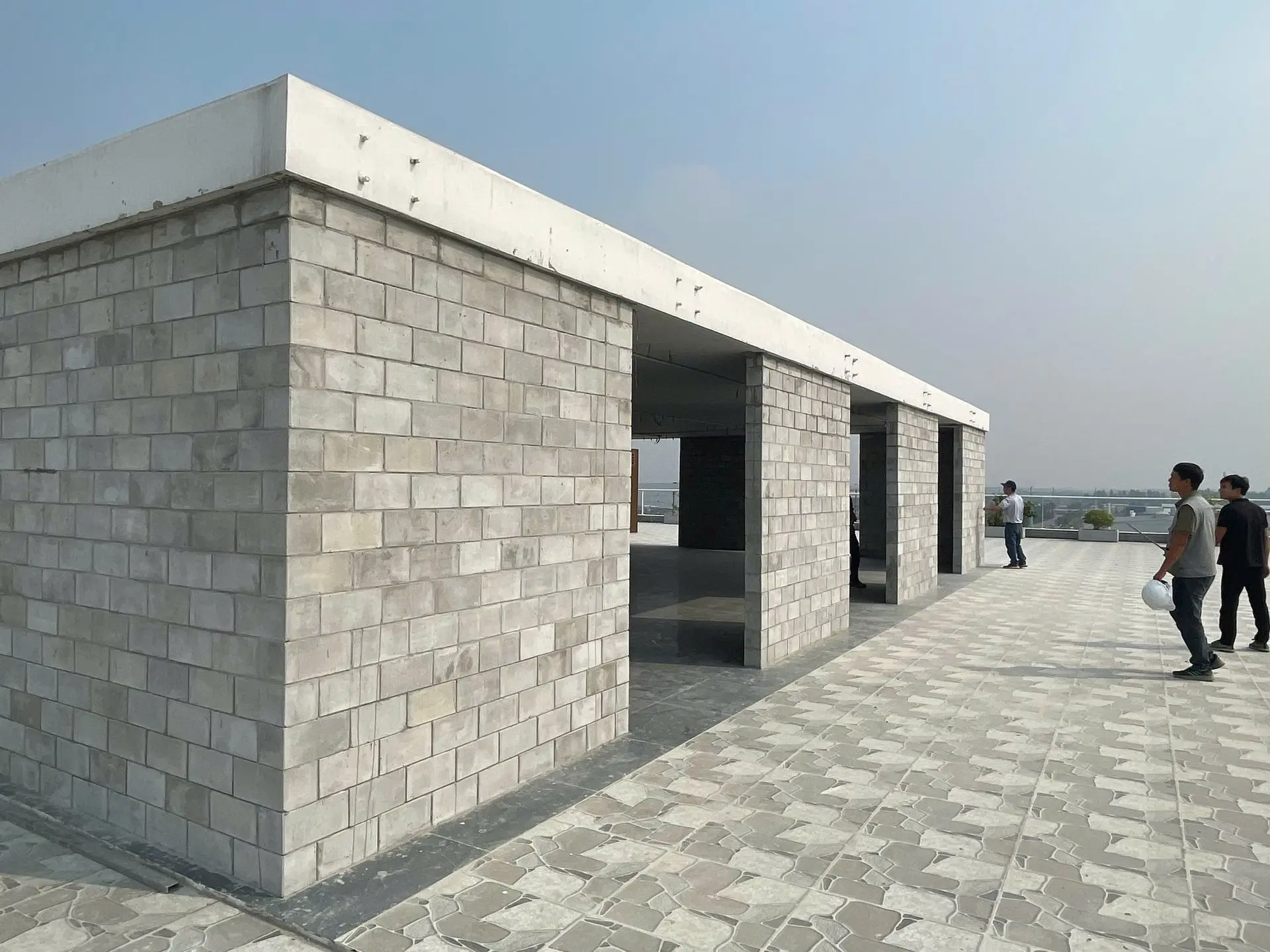 Cơi Nới Sân Thượng Thành Không Gian Sống Với Gạch V-Lite